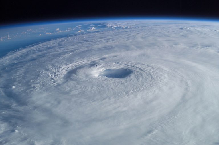 L’impact du réchauffement climatique sur les cyclones - Réseau Action ...